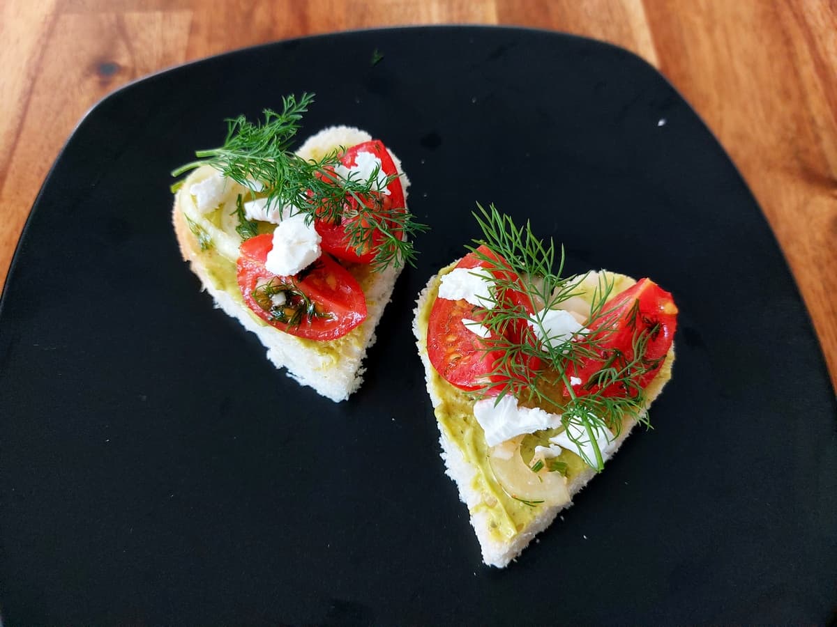 Pesto tomato canapes - Fodango
